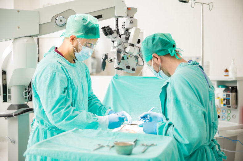 Med Student Wows Surgeon with Suction Technique | GomerBlog